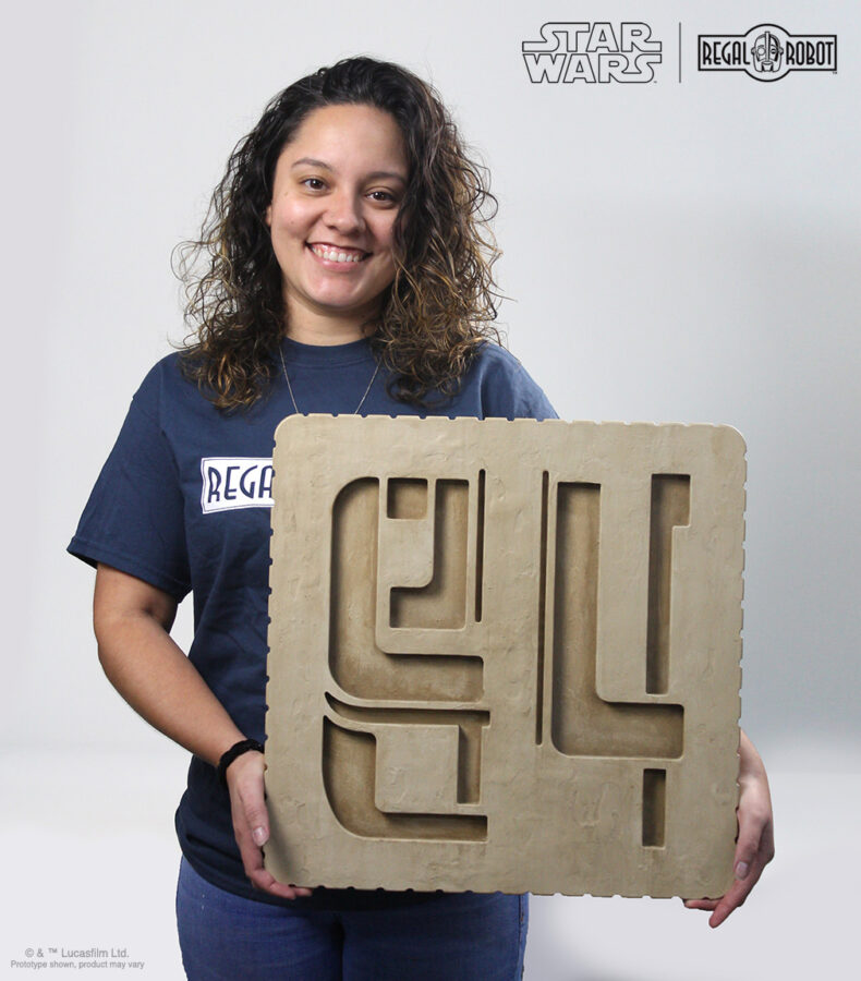 Docking Bay 94 Deluxe Resin Plaque Wall Decor - Regal Robot