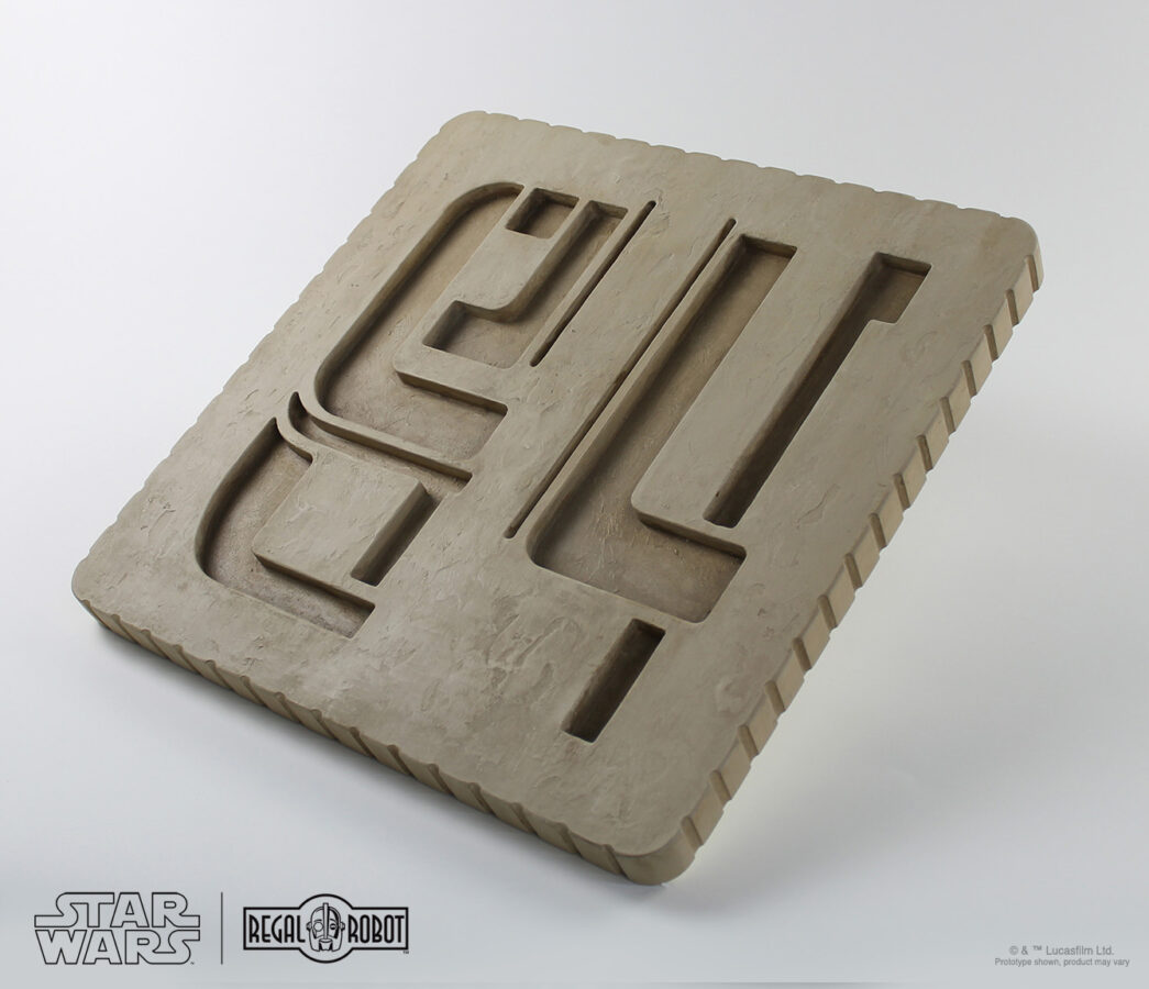 Docking Bay 94 Deluxe Resin Plaque Wall Decor - Regal Robot