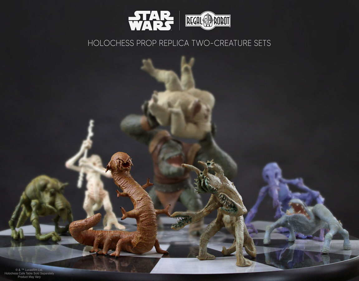 Holochess Prop Replica Two-Creature Sets - Regal Robot
