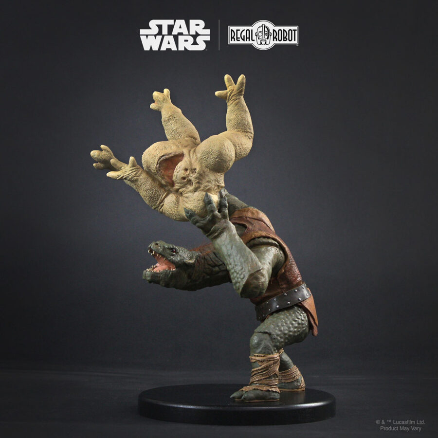 Holochess Prop Replica Two-Creature Sets - Regal Robot