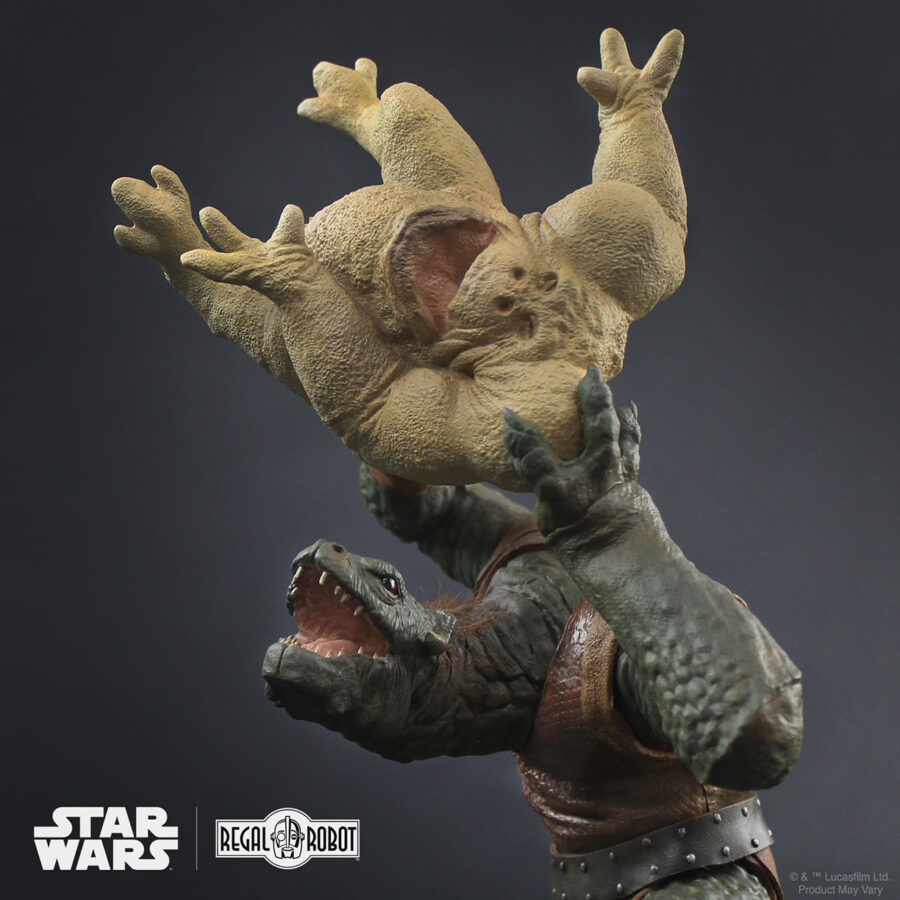 Holochess Prop Replica Two-Creature Sets - Regal Robot