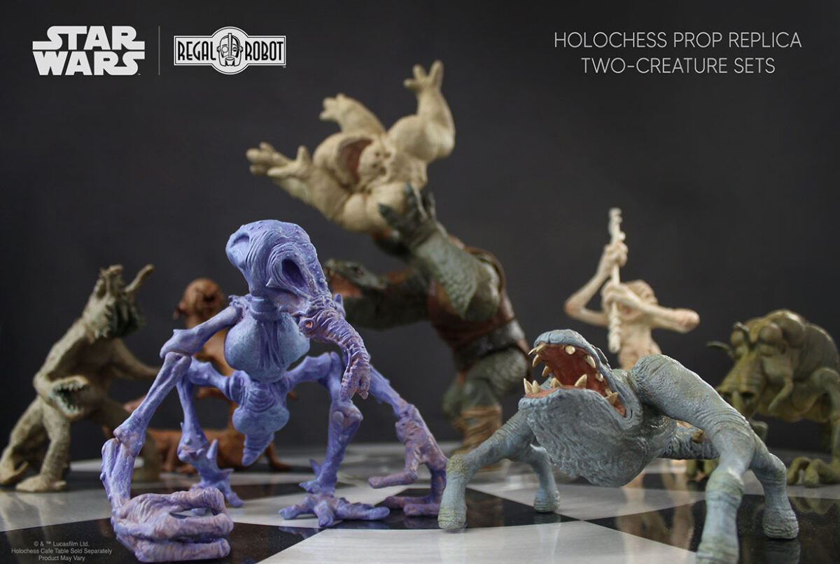 Holochess Prop Replica Two-Creature Sets - Regal Robot
