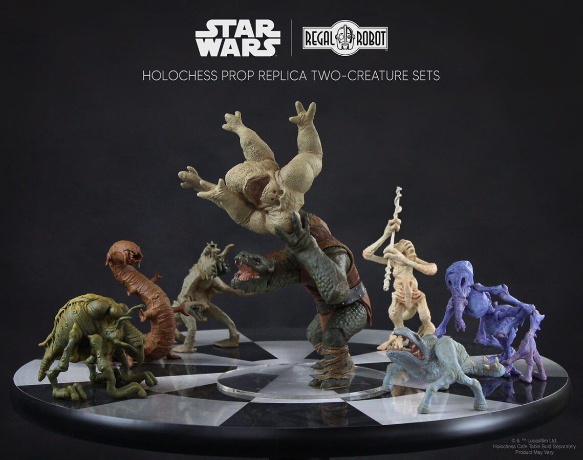 Holochess Prop Replica Two-Creature Sets - Regal Robot