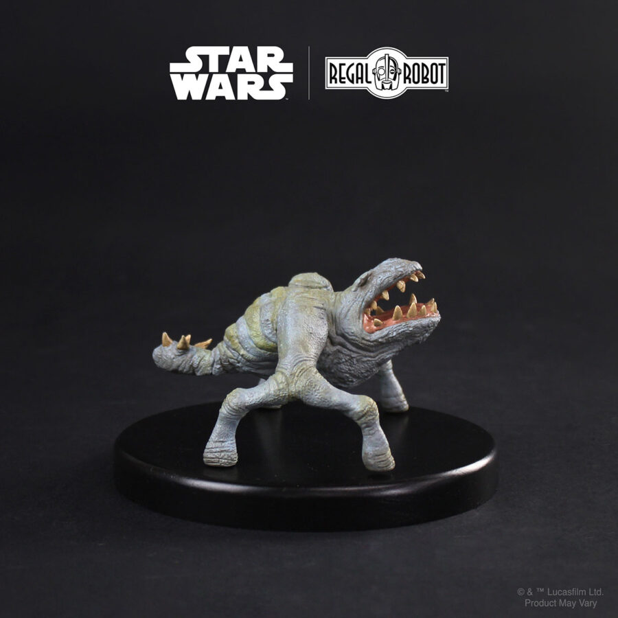 DELUXE SIGNATURE EDITION Holochess Prop Replicas - Regal Robot